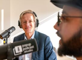 Podcast over actuele staat van het onderwijs gehost door jarige SKC